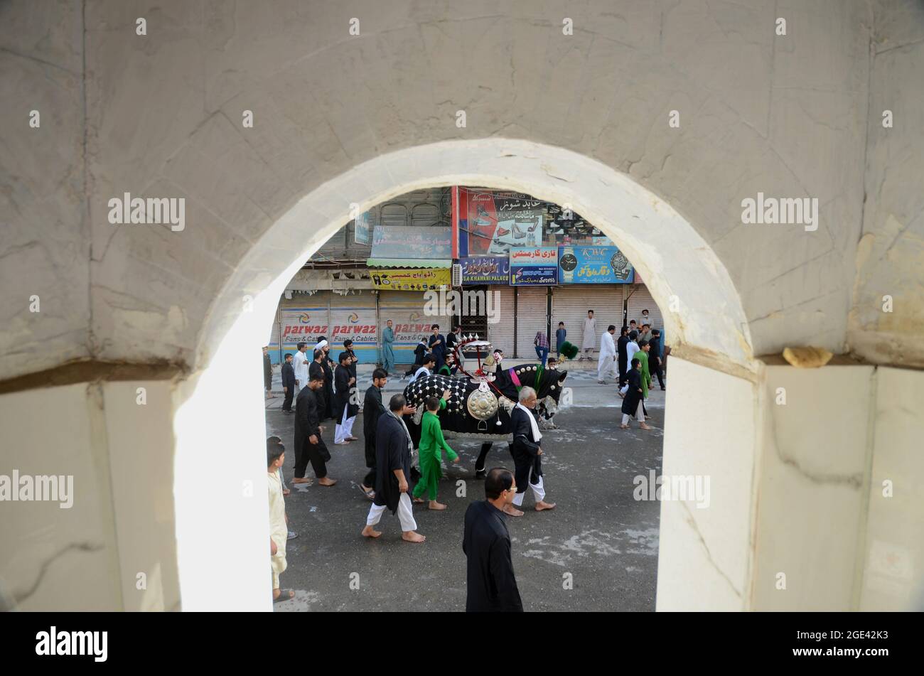Peshawar, Pakistan. 16th Aug, 2021. Shiite Muslims attend Muharram ...