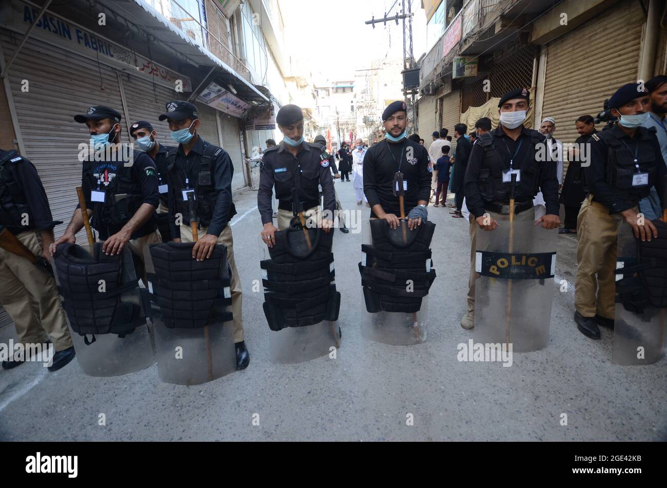 Peshawar, Pakistan. 16th Aug, 2021. Shiite Muslims attend Muharram ...