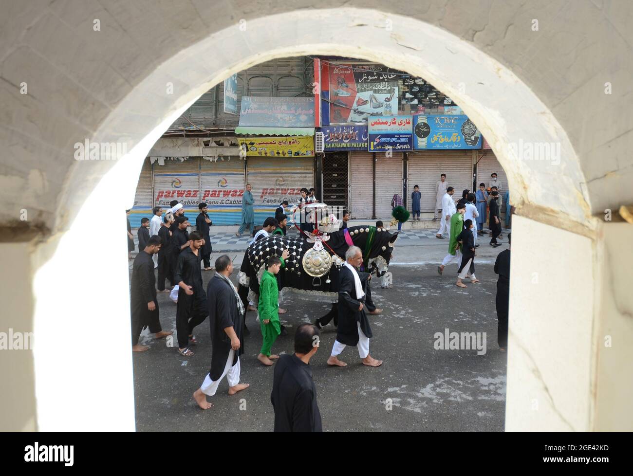 Peshawar, Pakistan. 16th Aug, 2021. Shiite Muslims attend Muharram ...