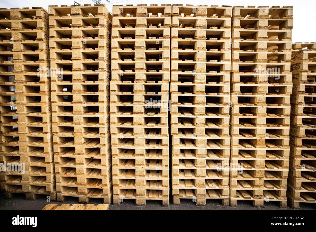 Hamburg, Germany. 04th Aug, 2021. A stack of wooden Euro pallets (EPAL ...