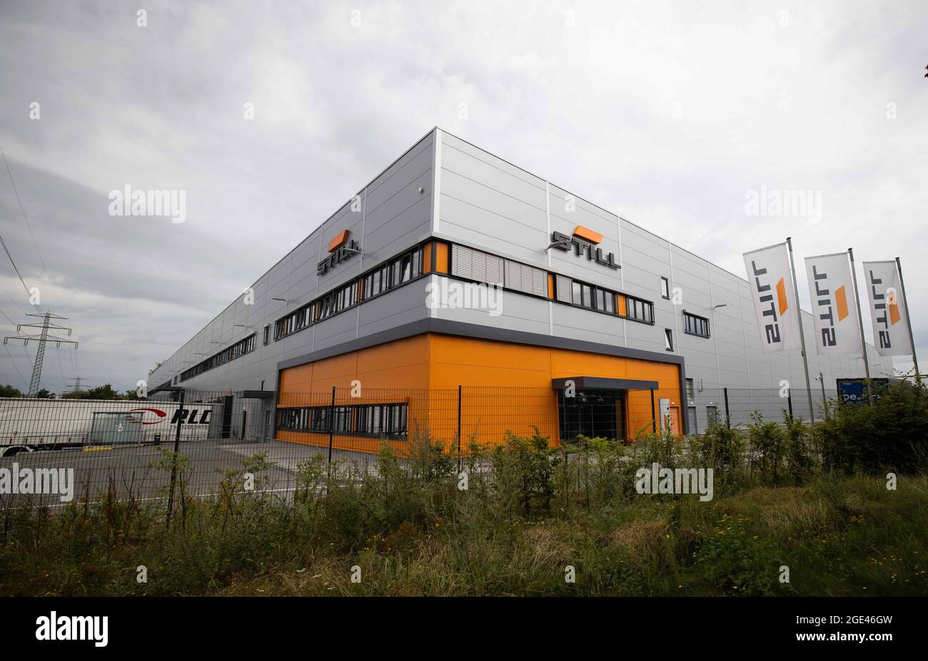 Hamburg, Germany. 04th Aug, 2021. Exterior view of a logistics terminal ...