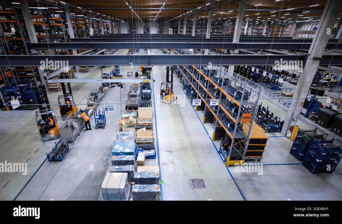 Hamburg, Germany. 04th Aug, 2021. View into a logistics terminal of ...