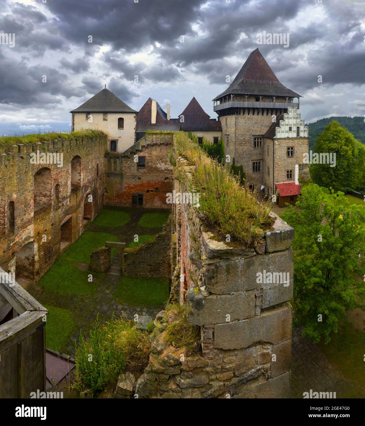 Half-ruined castle in Bohemian town of Lipnice Stock Photo - Alamy