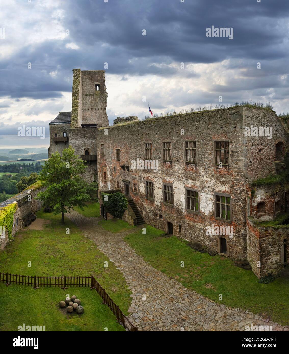 Old half ruined facade hi-res stock photography and images - Alamy