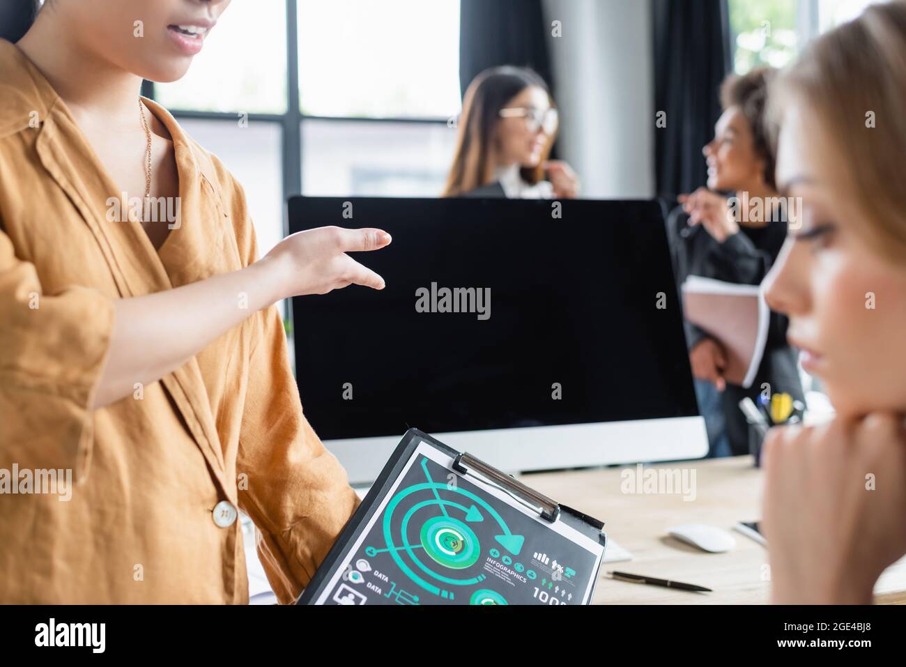 Infographics computer screen hi-res stock photography and images - Alamy