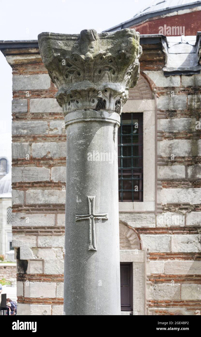 Cross on column hi-res stock photography and images - Alamy