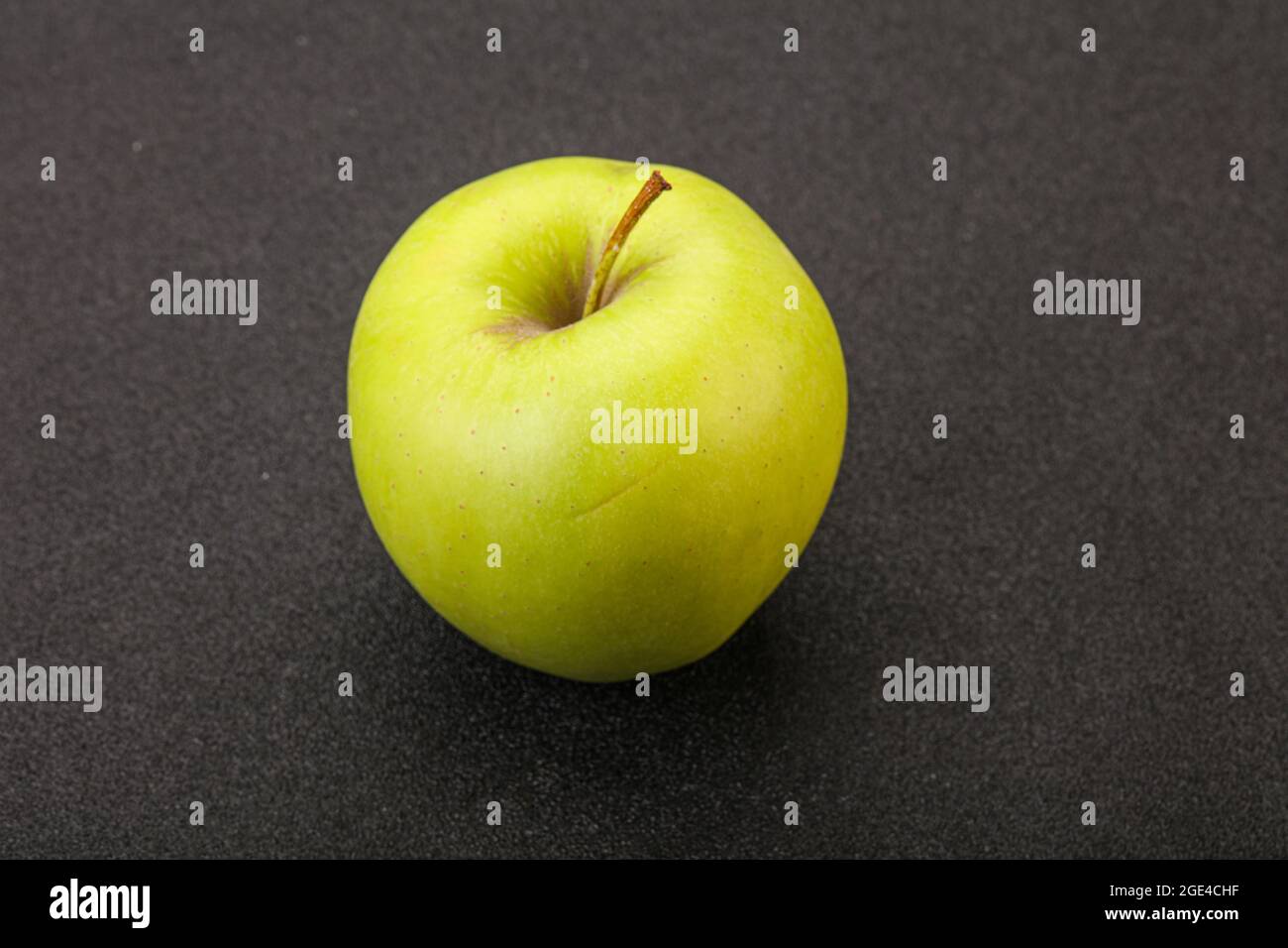 Ripe and sweet green tasty apple Stock Photo - Alamy