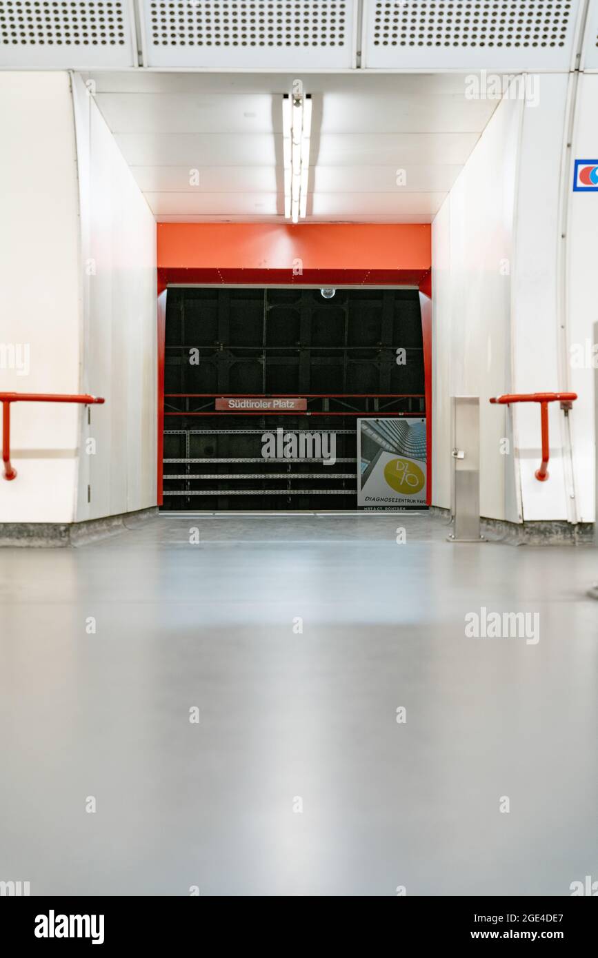 Warehouse door night hi-res stock photography and images - Alamy