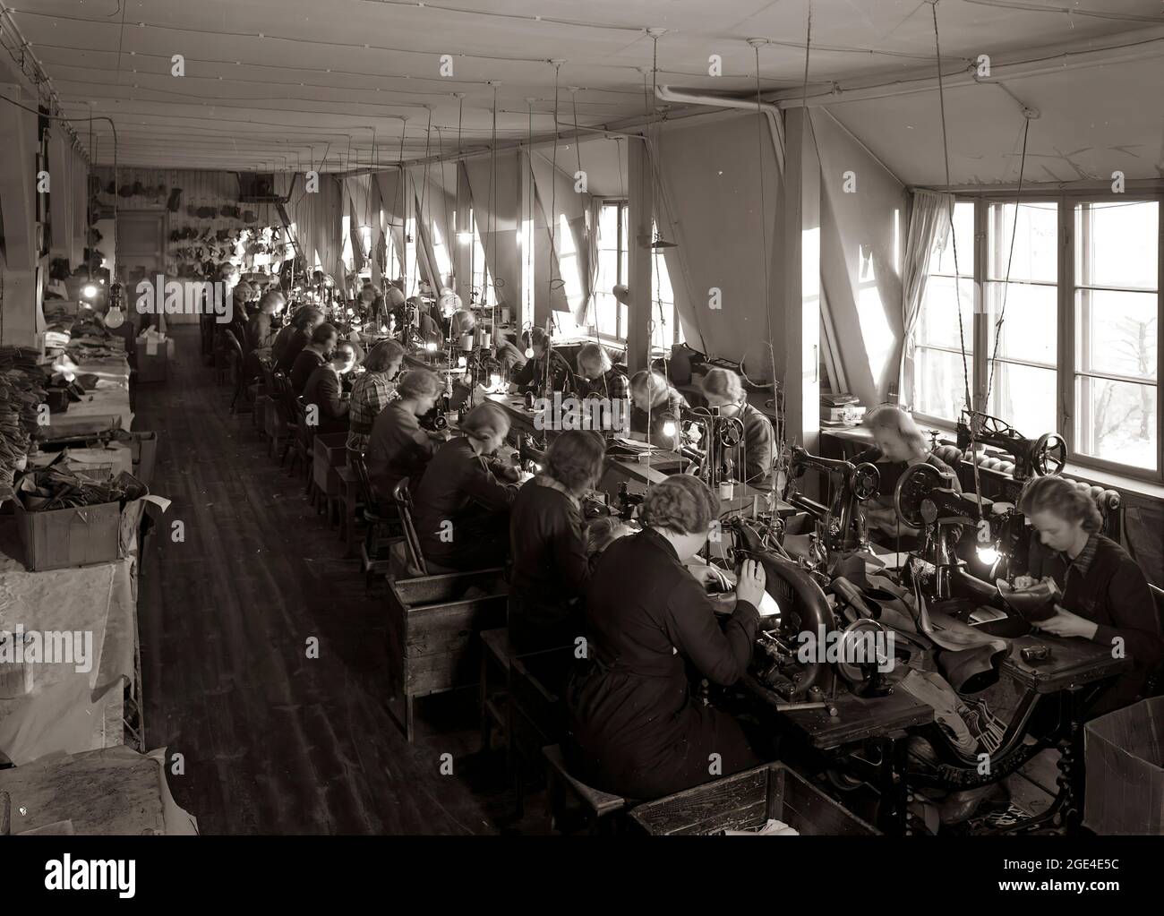 20th Century factory workers at work in postwar Norway Stock Photo - Alamy