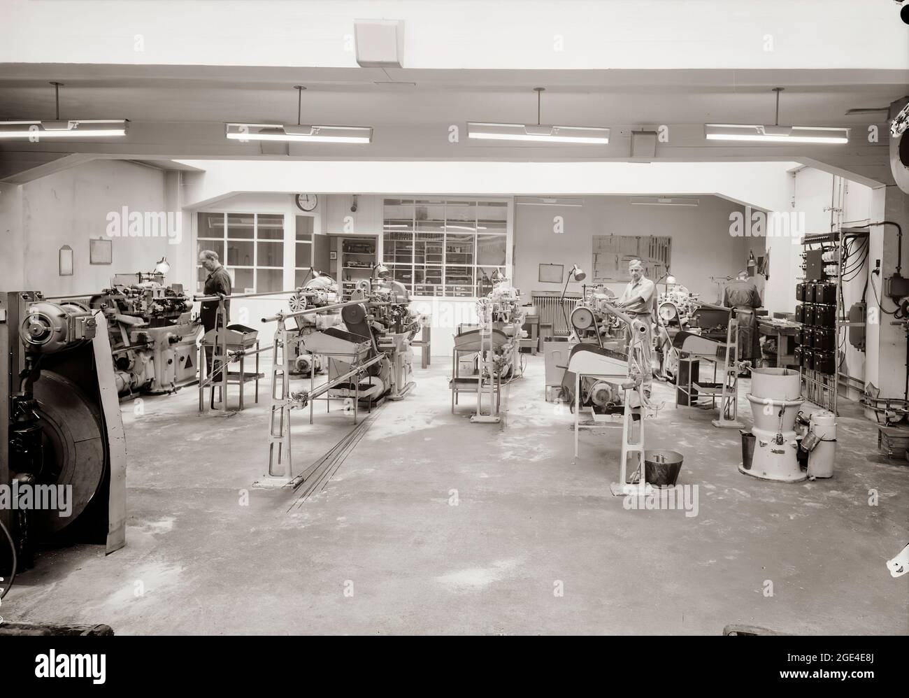 War labor and industrialization hi-res stock photography and images - Alamy