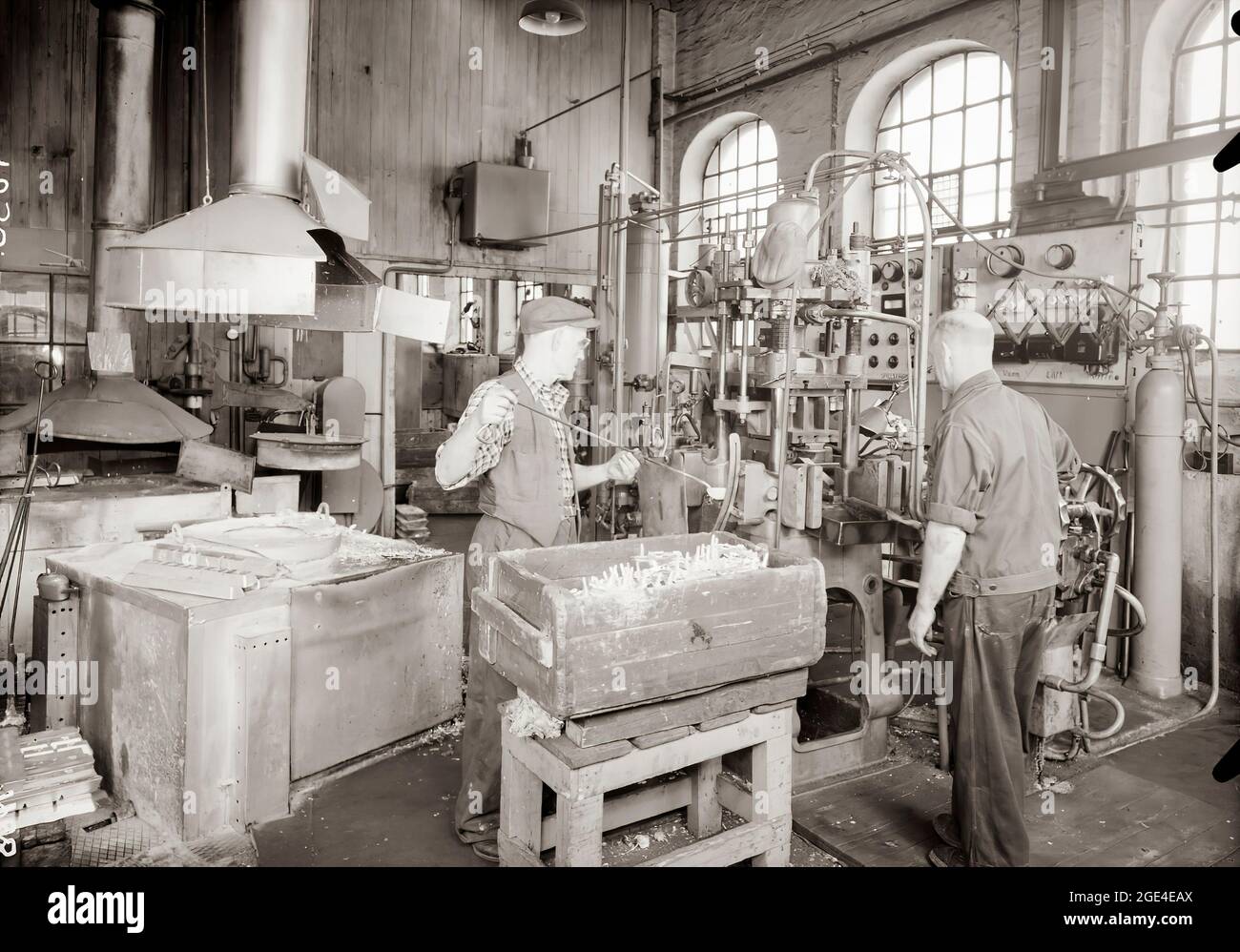 20th Century factory workers at work in postwar Norway Stock Photo - Alamy