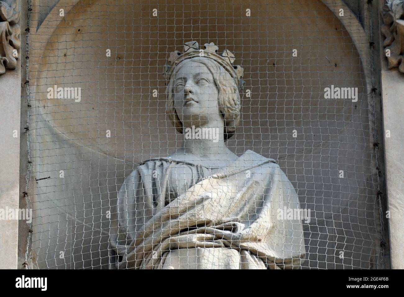 Sculpture of a young Queen Victoria at the McLellan Galleries on ...