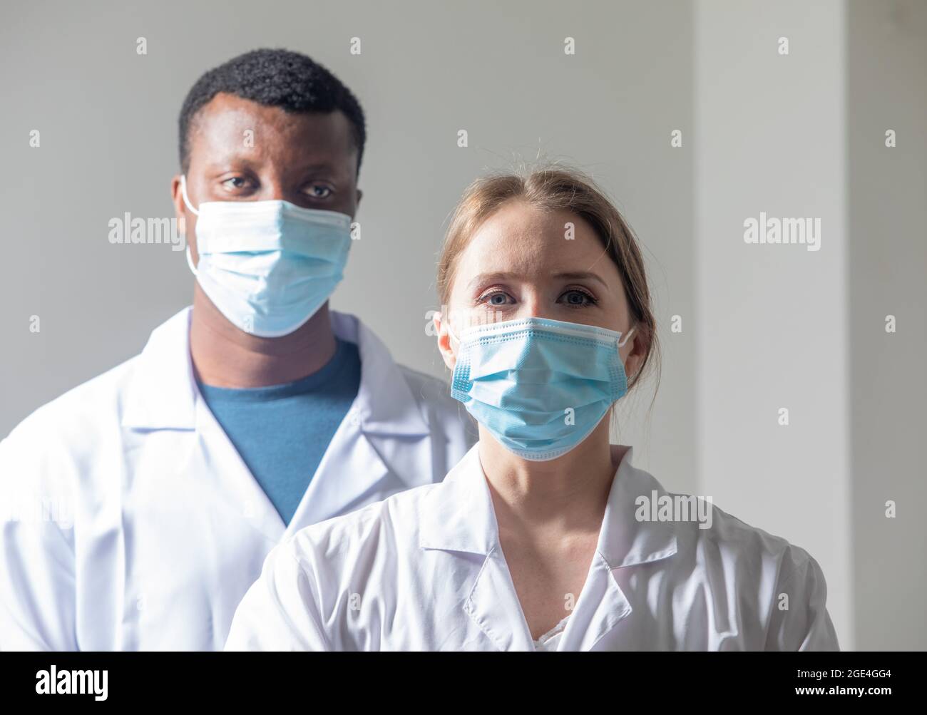 Diverse group doctors wearing masks hi-res stock photography and images ...
