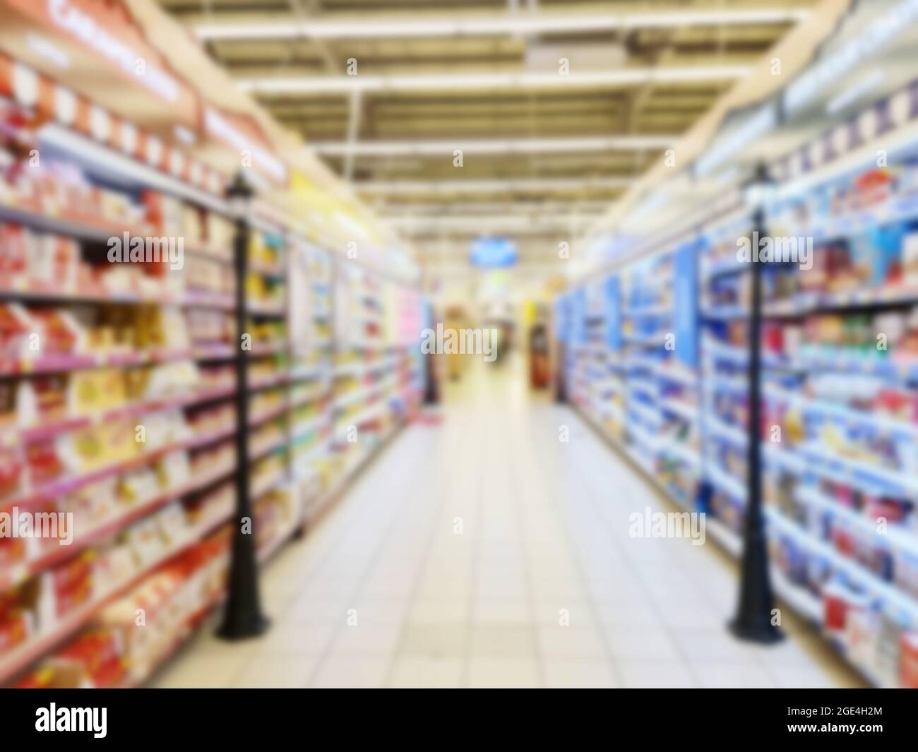 Abstract blurred supermarket shelf hi-res stock photography and images ...