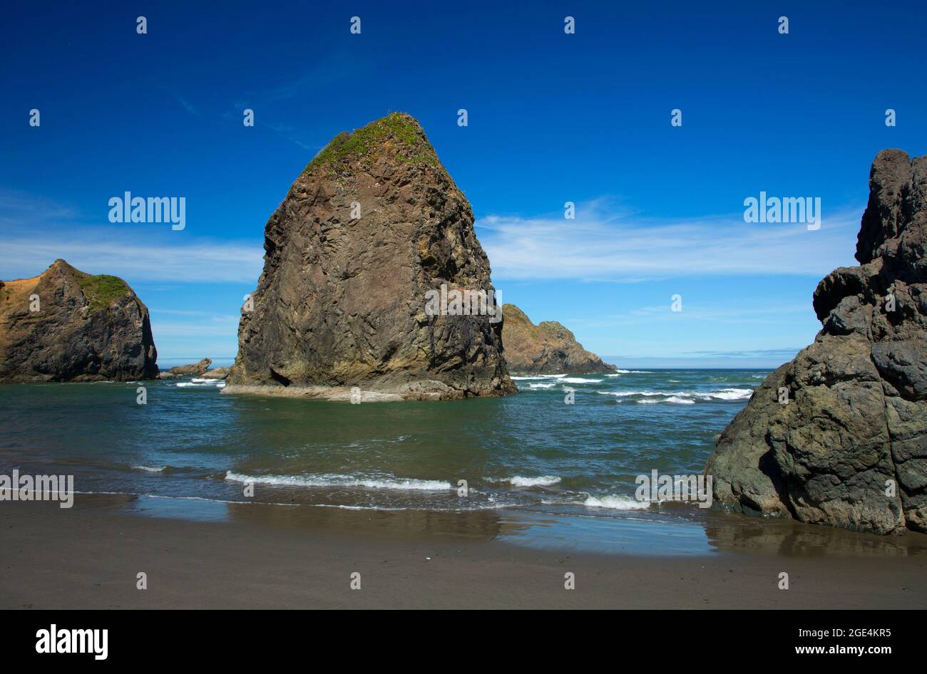 Offshore rocks at Myers Beach, Cape Sebastian State Park, Oregon Stock ...