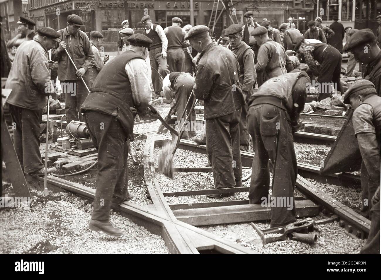 Men working on railroad track hi-res stock photography and images - Alamy