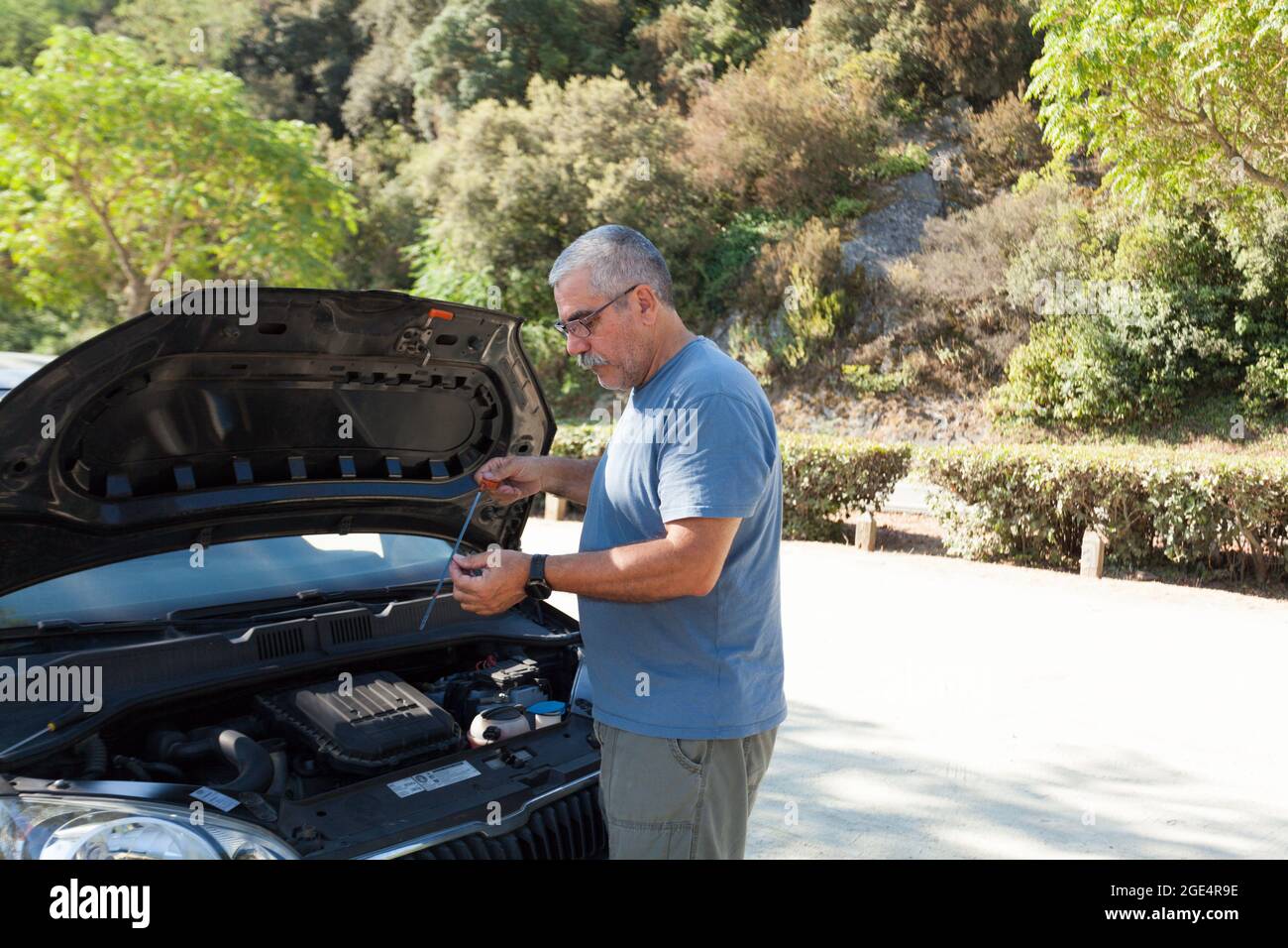 Vehicle breakdown service hi-res stock photography and images - Alamy