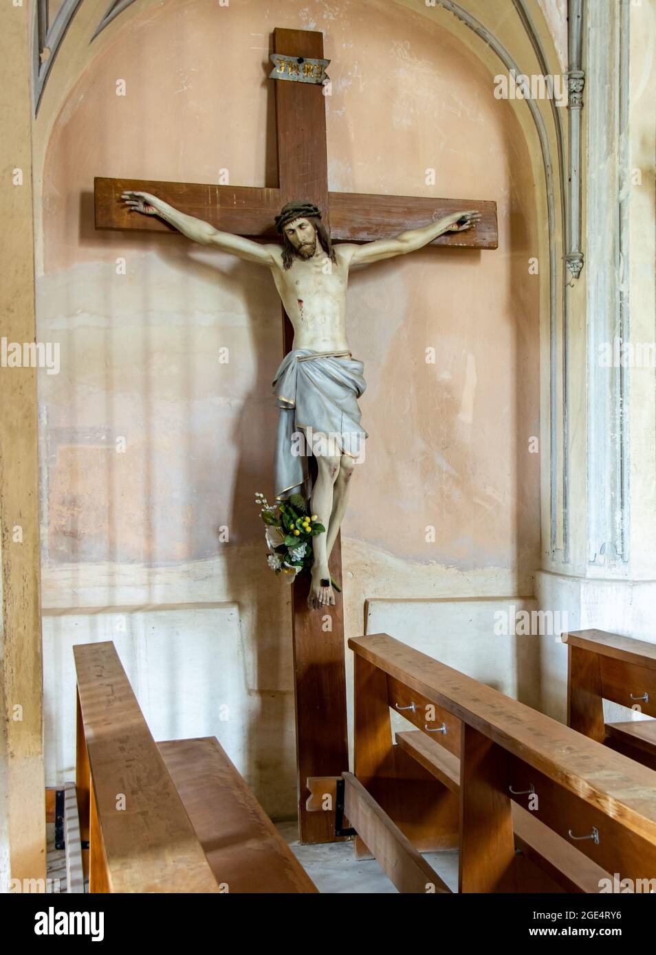 Gothic wooden statue hi-res stock photography and images - Alamy