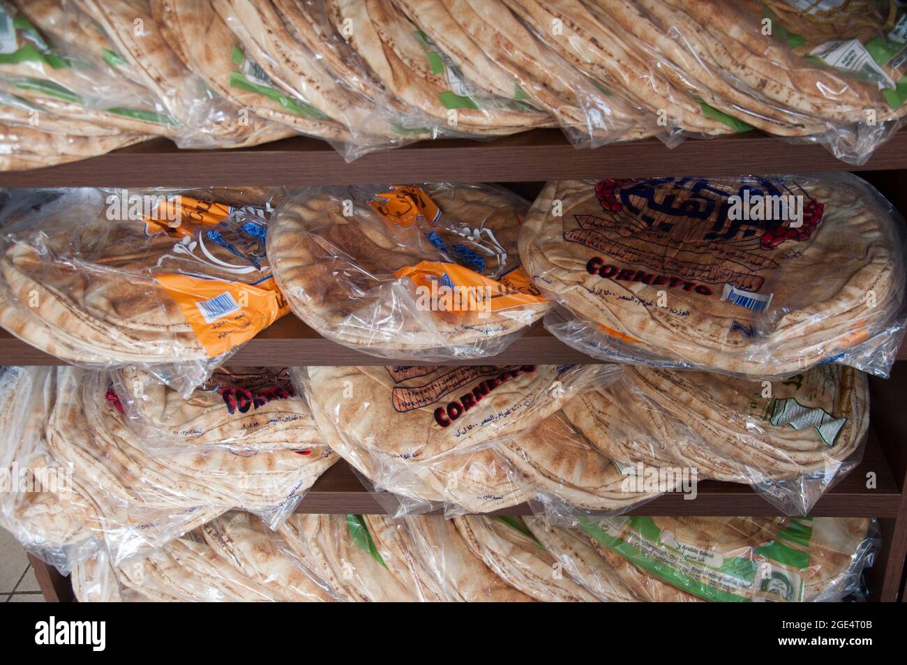 Lebanese bread hi-res stock photography and images - Alamy