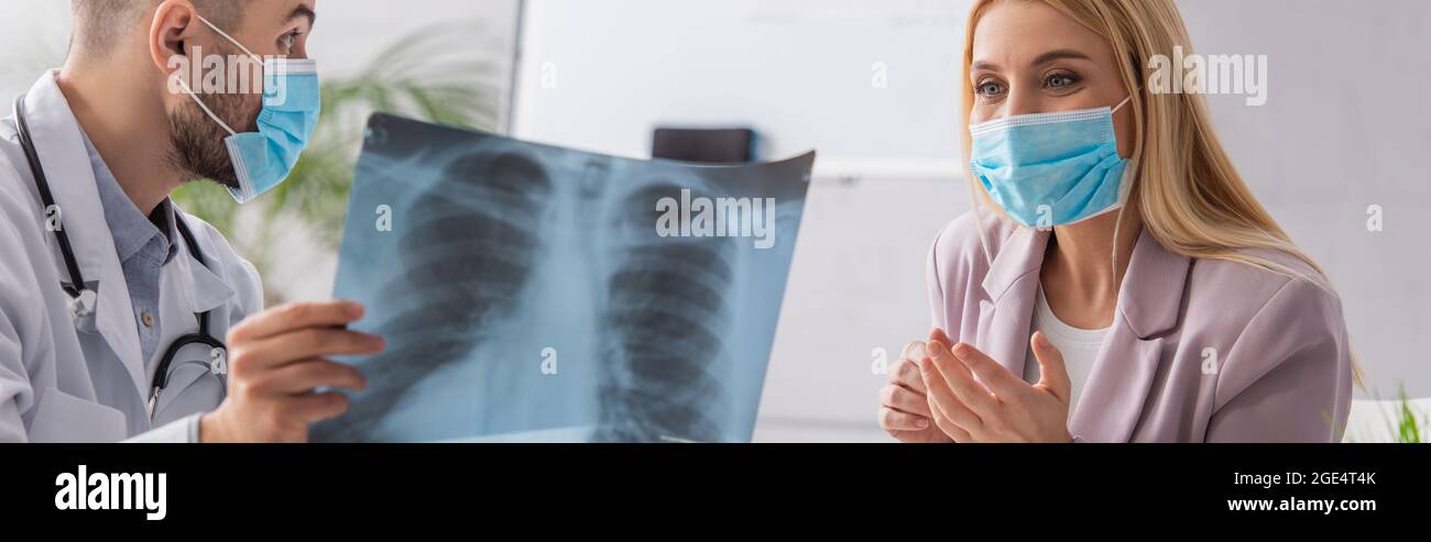 Doctor in safety mask scan hi-res stock photography and images - Alamy