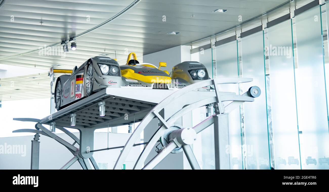Audi r8 rennwagen hi-res stock photography and images - Alamy