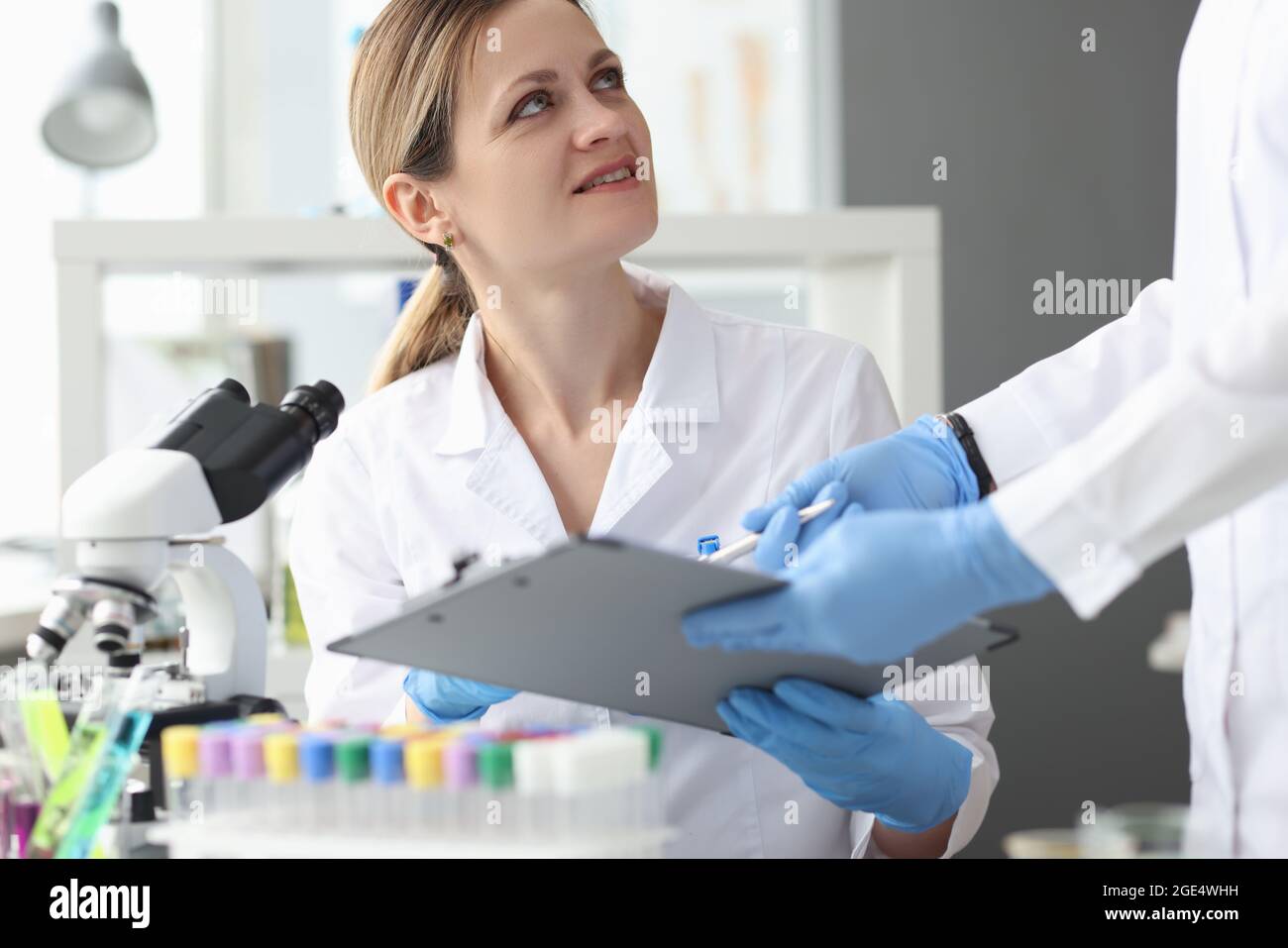 Student science lab record hi-res stock photography and images - Alamy