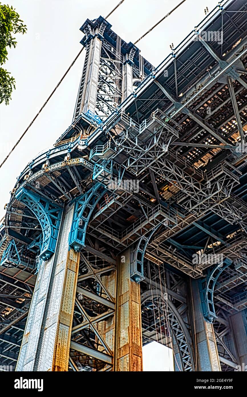 Manhattan Bridge, last of the lower East River bridges between ...