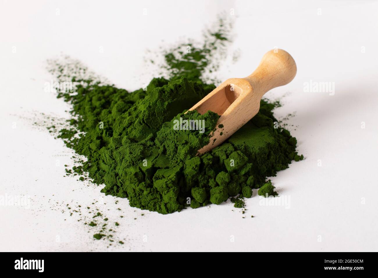 Chlorella algae powder with wooden scoop isolated on white background ...