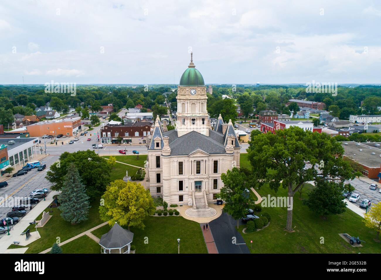 Whitley County Courthouse in Columbia City Indiana Stock Photo - Alamy