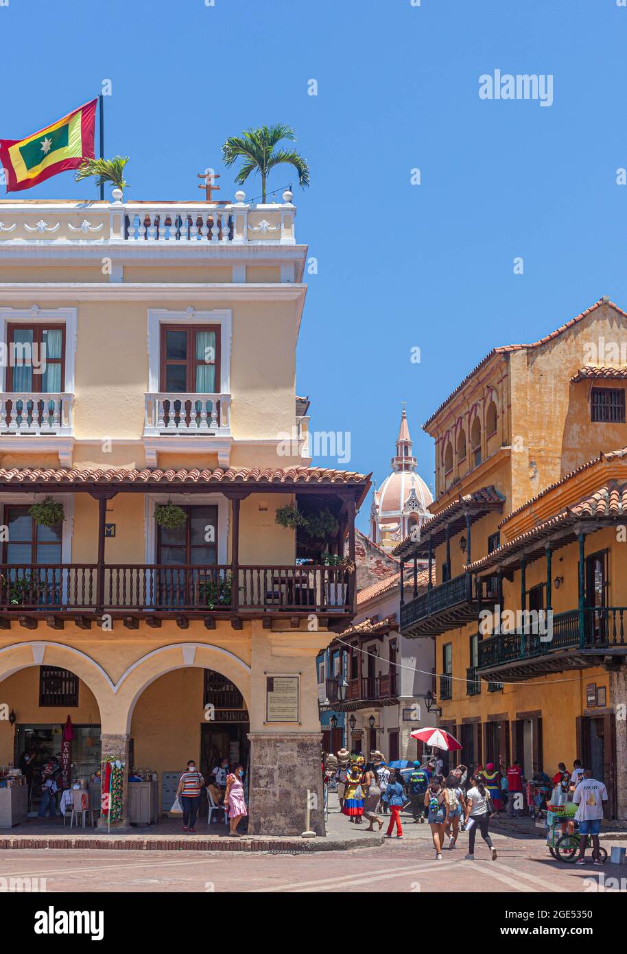 Spanish colonial architecture in the historic city centre, Cartagena de ...