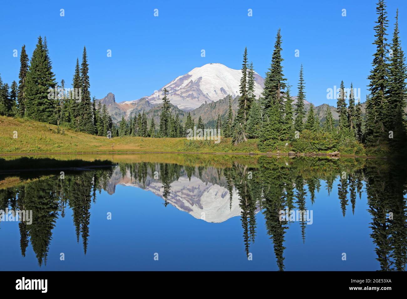Reflection lake mount rainier hi-res stock photography and images - Alamy