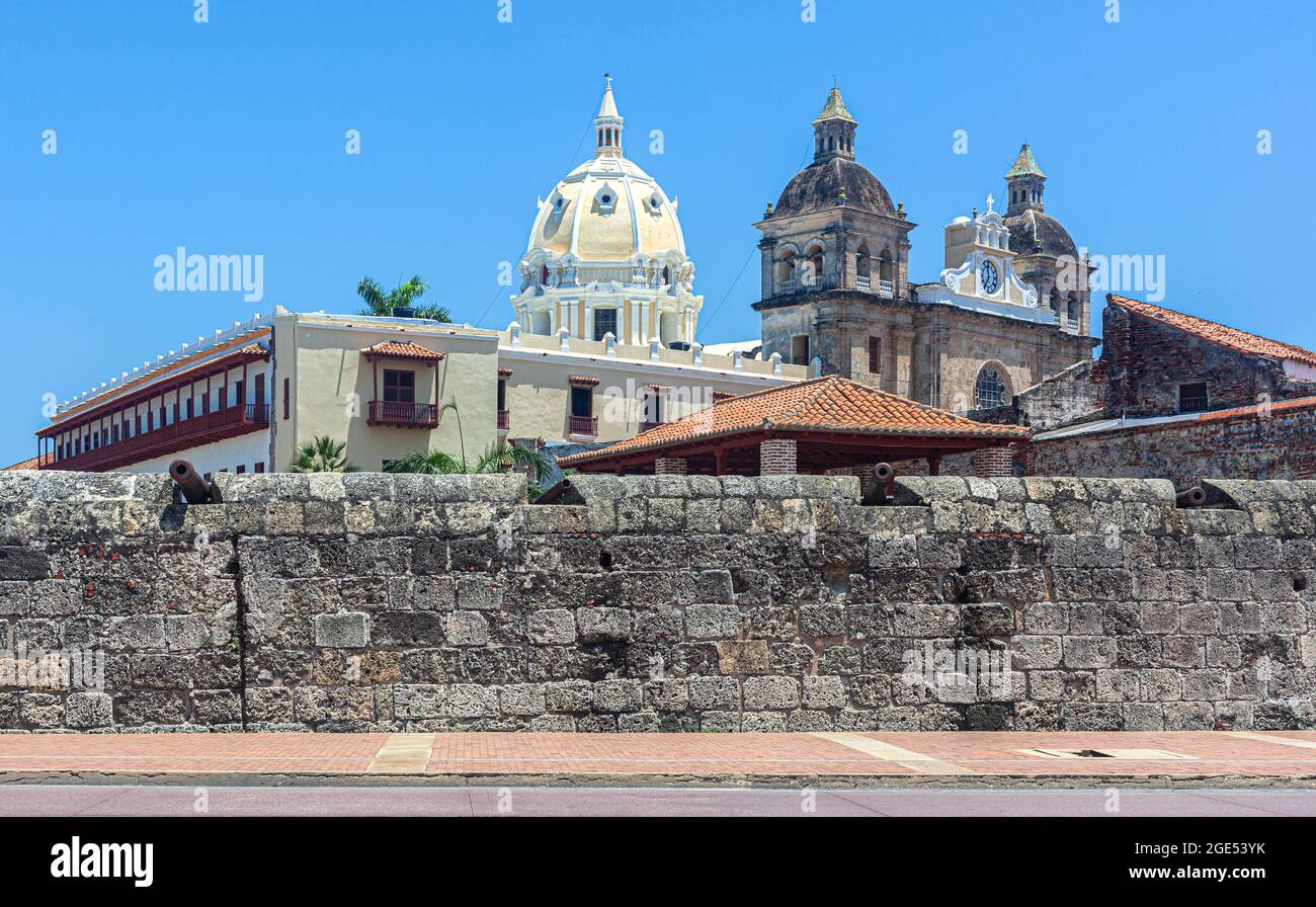 Historic buildings inside the old walled city centre, Cartagena de ...