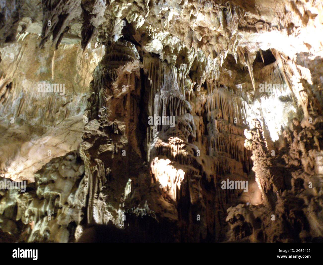 Stalactite and stalagmite Cave Stock Photo - Alamy