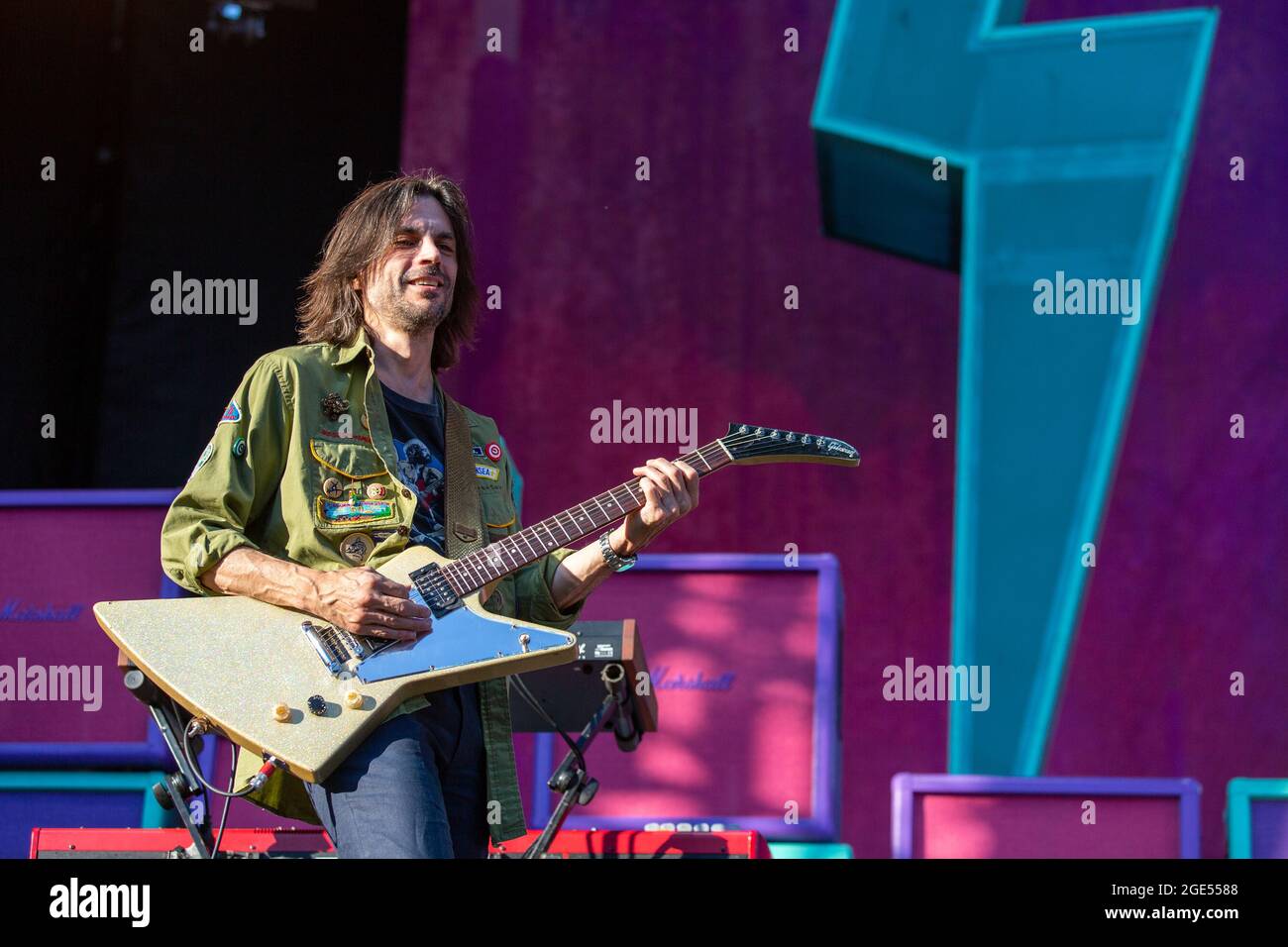 Brian bell weezer hi-res stock photography and images - Alamy