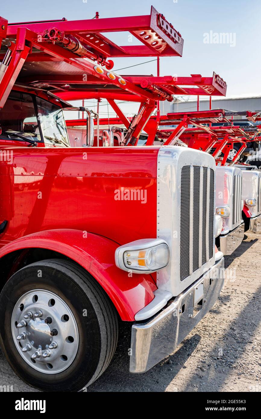 Red and white classic industrial pro big rig day cab semi trucks ...