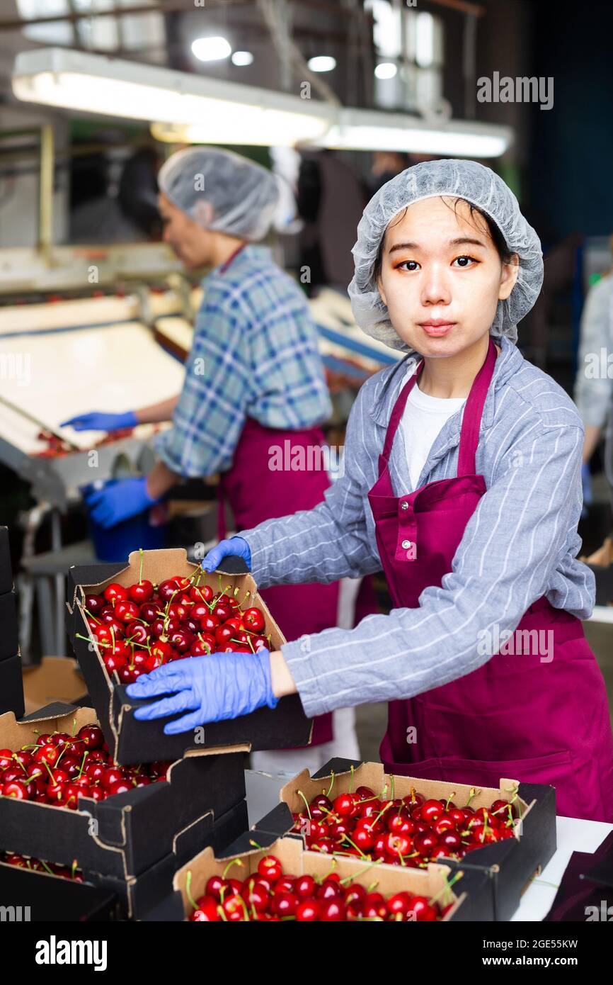 Quality manager in food factory hi-res stock photography and images - Alamy