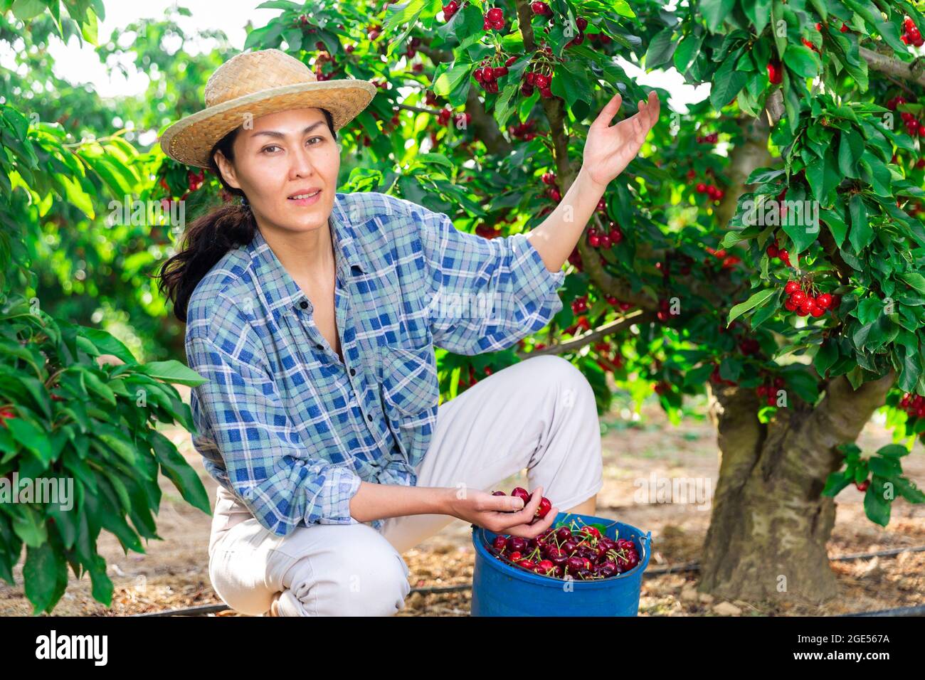 Filipino woman working hi-res stock photography and images - Alamy