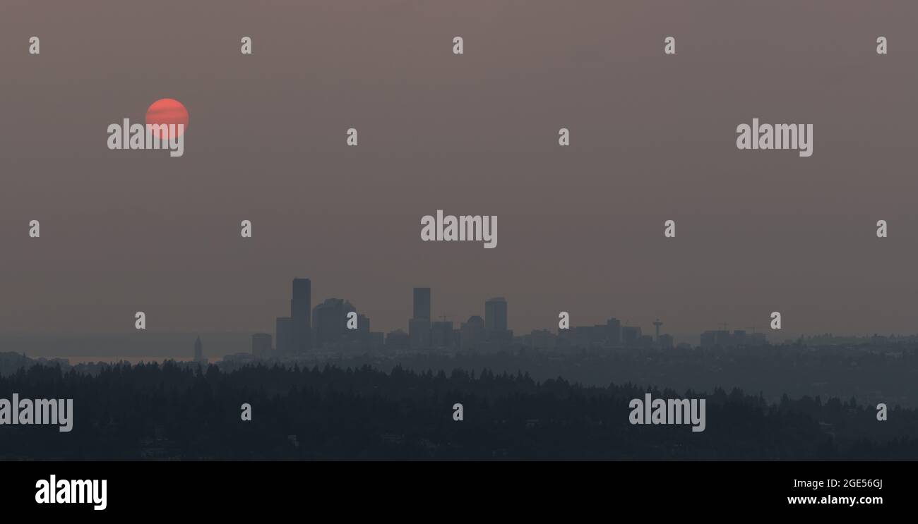 Heavy wildfire smoke surrounds Seattle with orange sun at sunset Stock ...
