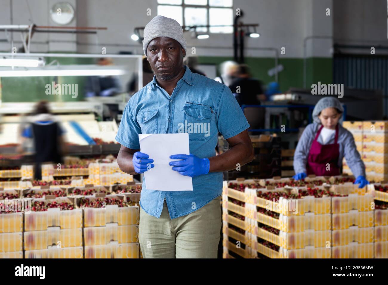 Man supervisor hi-res stock photography and images - Alamy