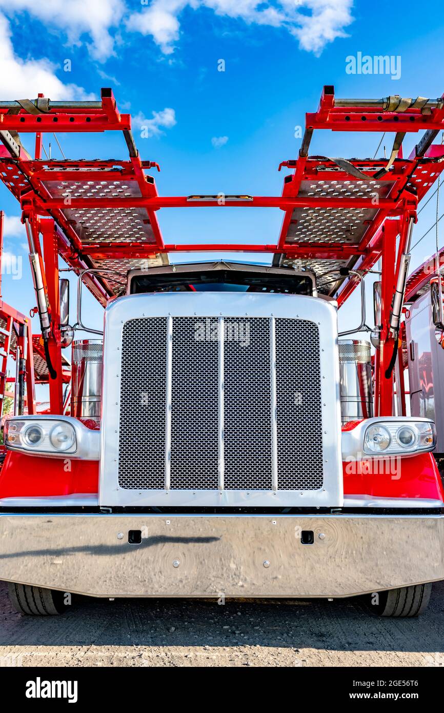 Red chassis cab hi-res stock photography and images - Alamy