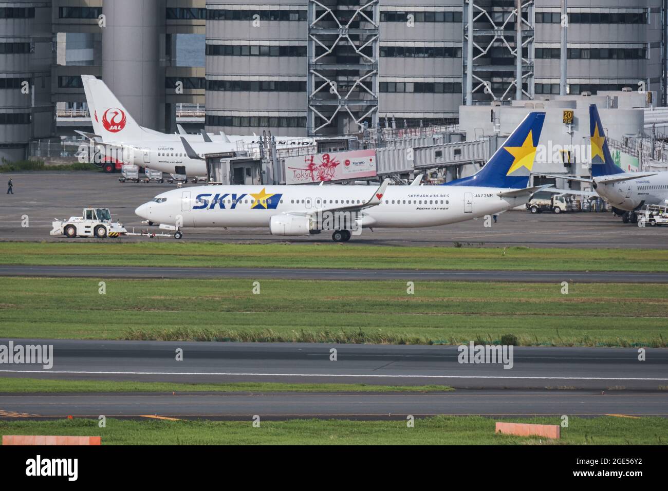 Tokyo haneda airport hi-res stock photography and images - Alamy
