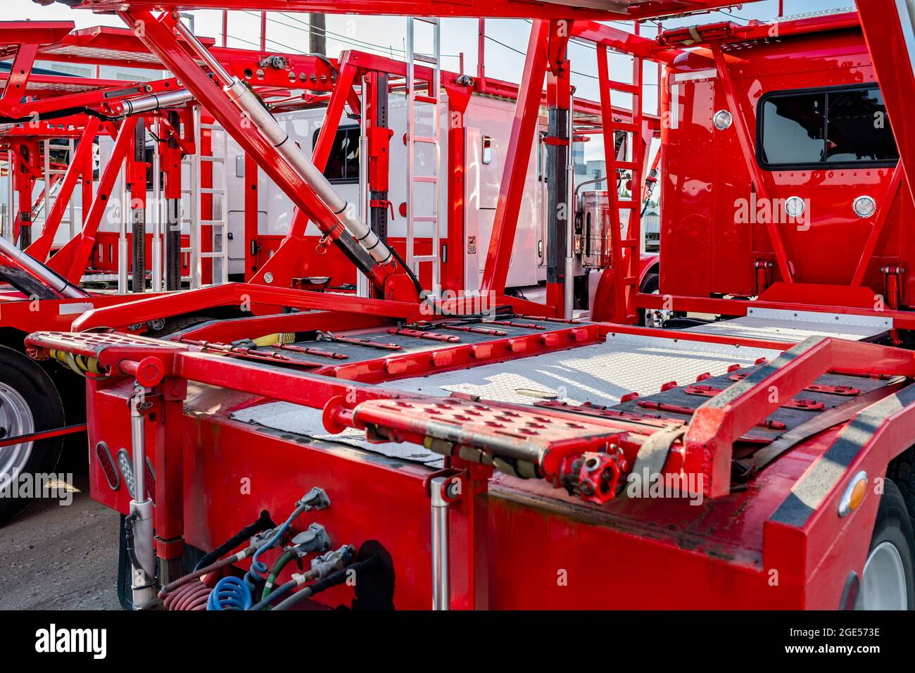 Red and white classic industrial pro big rig day cab semi trucks ...