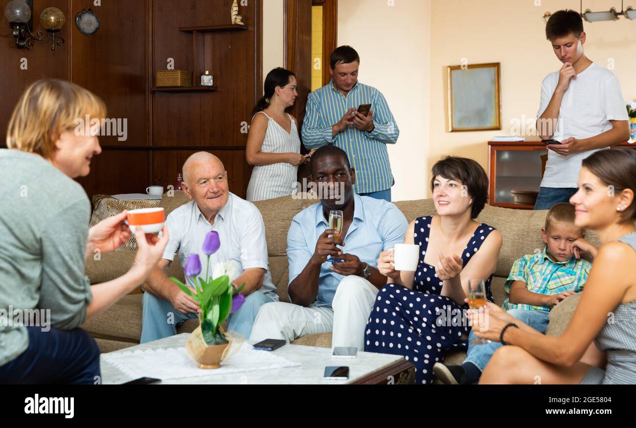 Portrait of grand friendly family and guests at home Stock Photo - Alamy
