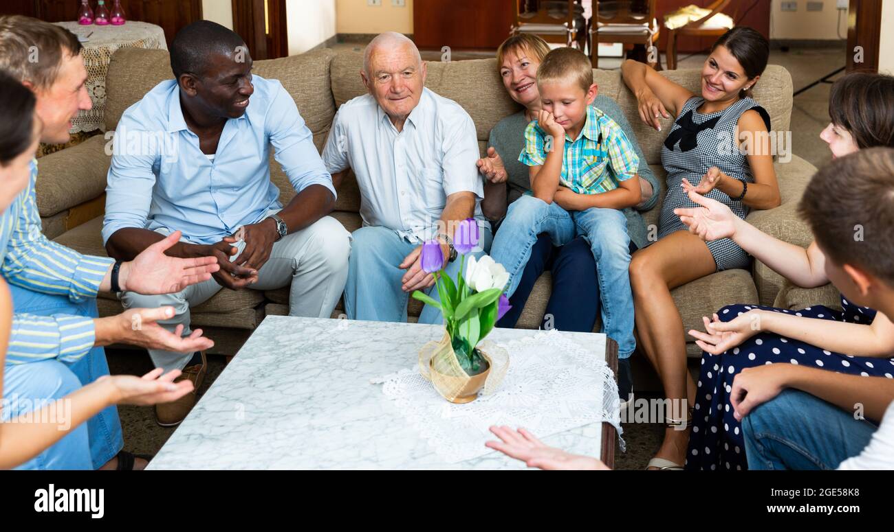 Happy family gathering in parental home Stock Photo - Alamy