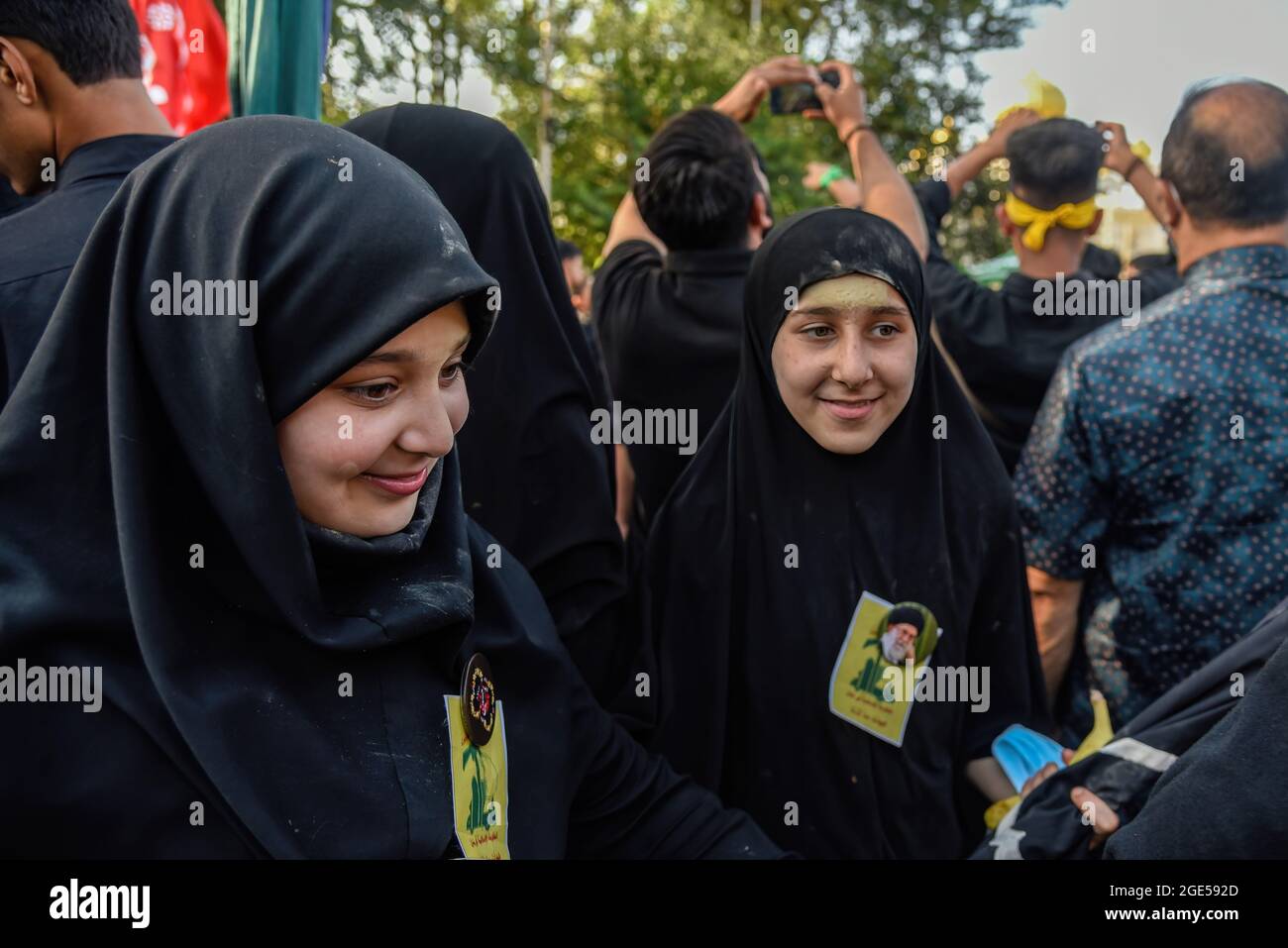 Shia girls hi-res stock photography and images - Alamy