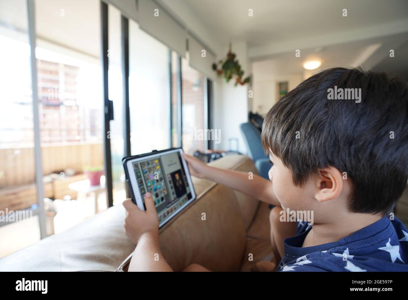 Ipad screen with animal on screen hi-res stock photography and images ...