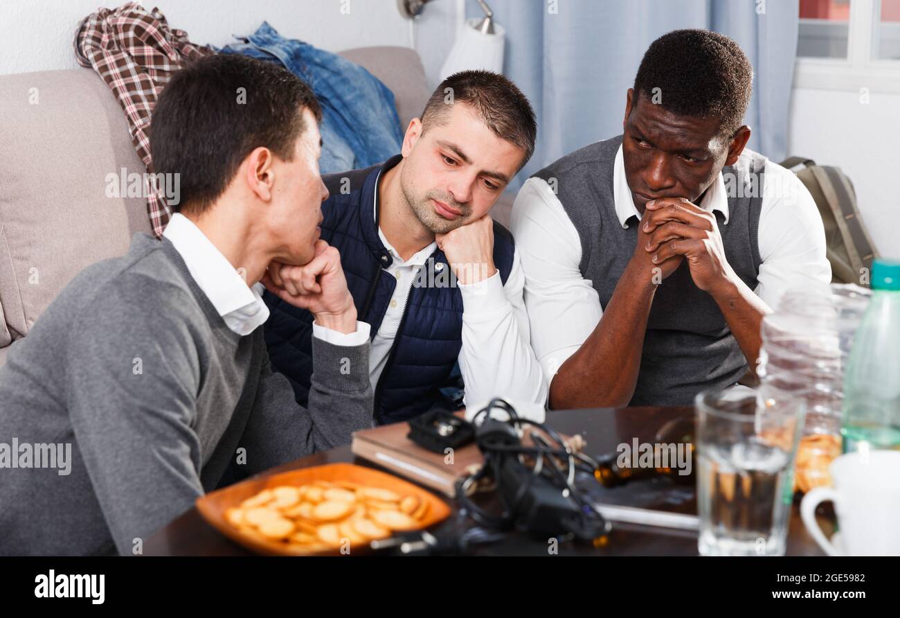 Three men arguing hi-res stock photography and images - Alamy