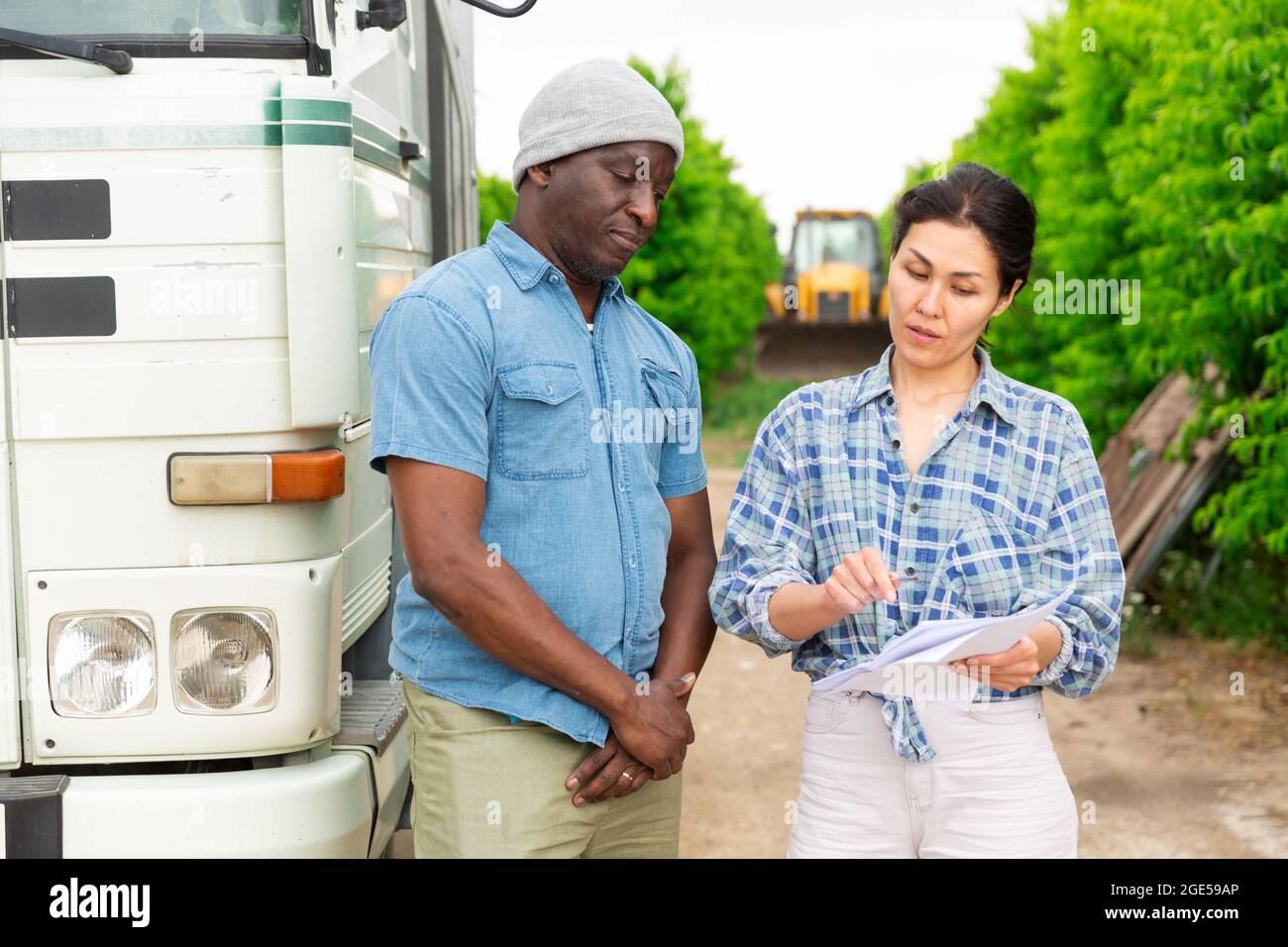 African farmer asian woman hi-res stock photography and images - Alamy