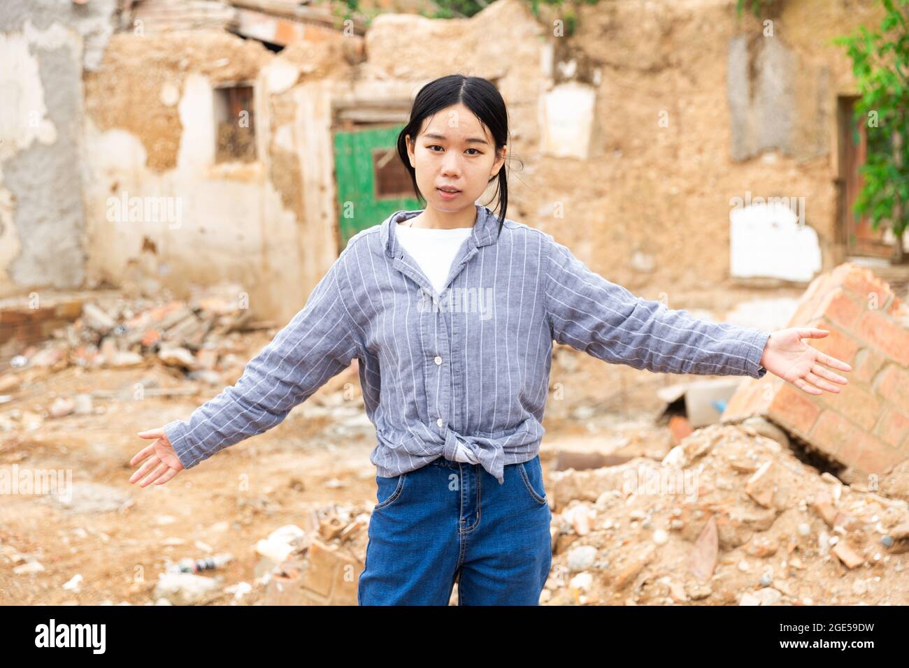 Sad chinese woman crying hi-res stock photography and images - Alamy