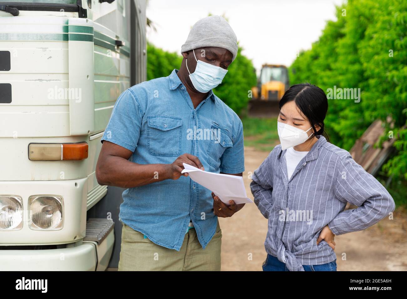 African masks workers hi-res stock photography and images - Alamy